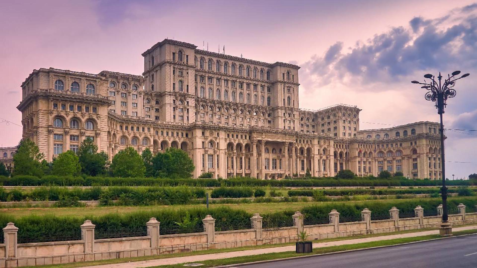 Напъхаха комунизма в музей в Букурещ (СНИМКИ)|Телеграф