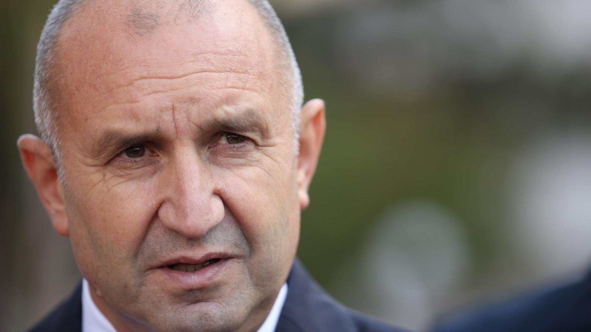 Радев: И в "сглобката" си нямат доверие, но са се стиснали здраво един ...