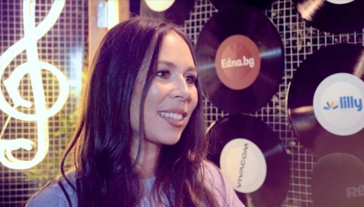 "Историите на Edna жена: Думите в музиката": Как бременността се отрази ...