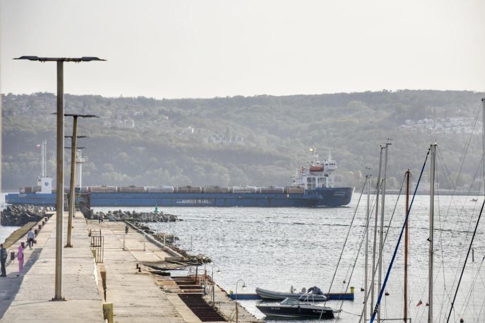 Ферибот под руски флаг се сблъска с кораб край Шабла (СНИМКИ/ВИДЕО) - Варна - DarikNews.bg