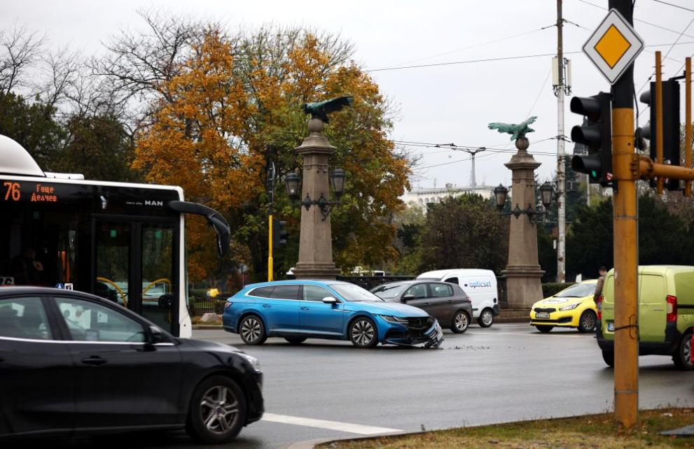 Катастрофа затруднява движението на „Орлов мост“ в София (СНИМКИ ...