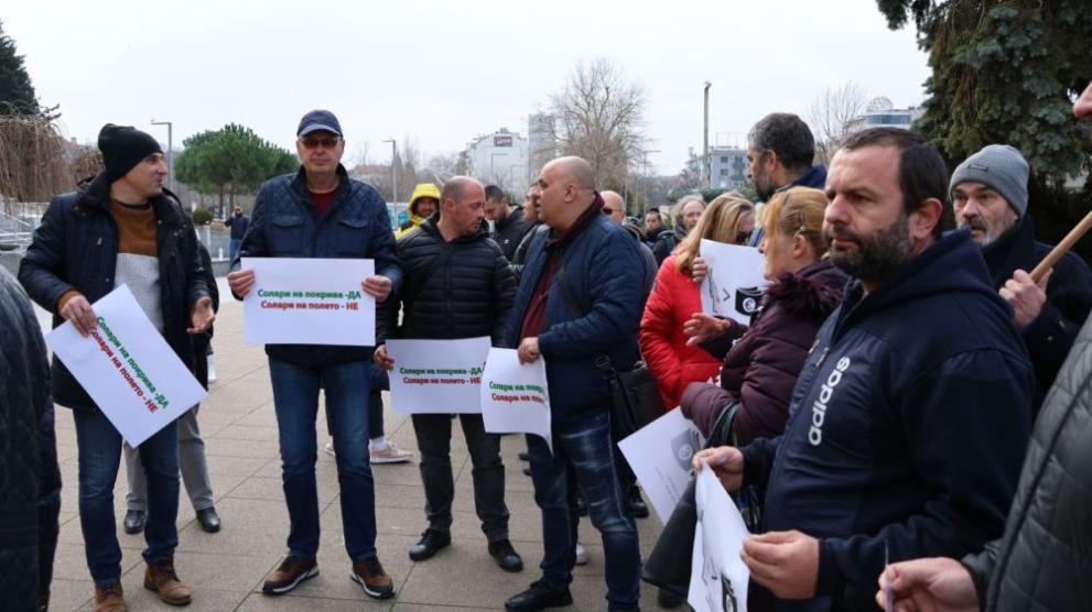 Жители от села в община Средец на протест срещу изграждането на ...