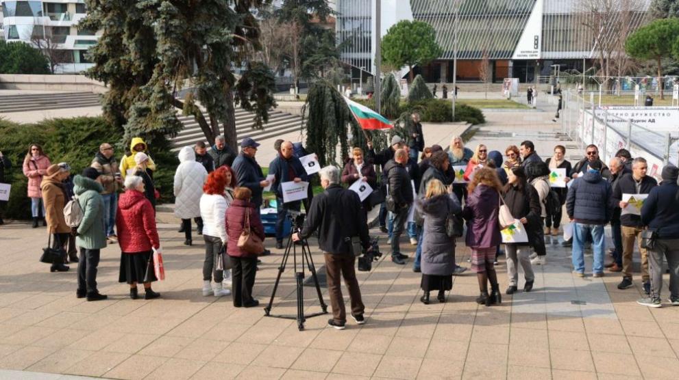 Жители от села в община Средец на протест срещу изграждането на ...