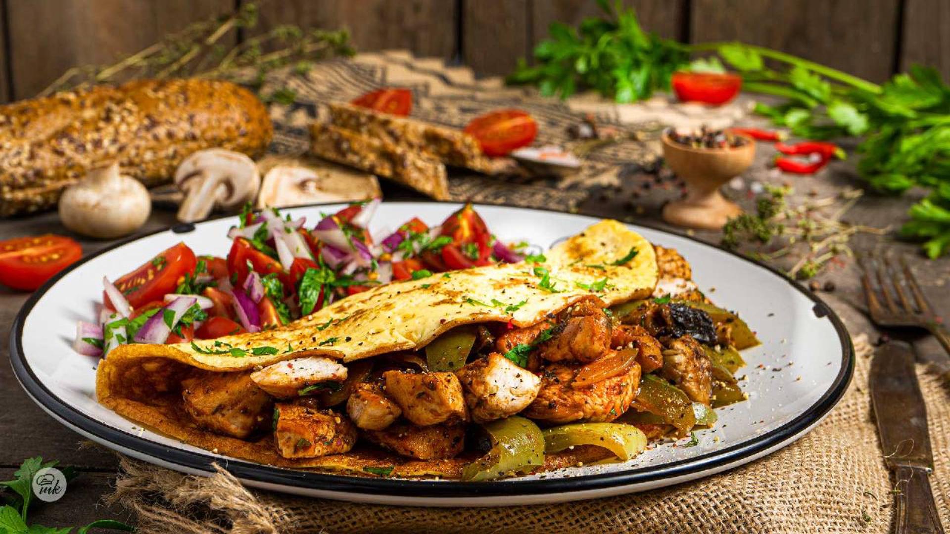 Гответе с matekitchen.com: Бърза и вкусна кавърма в омлет със зеленчуци и пилешко (ВИДЕО ...