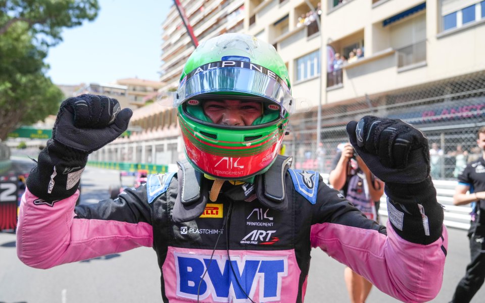 Браво! Никола Цолов взе първа победа във Формула 3 - Моторни - Формула ...