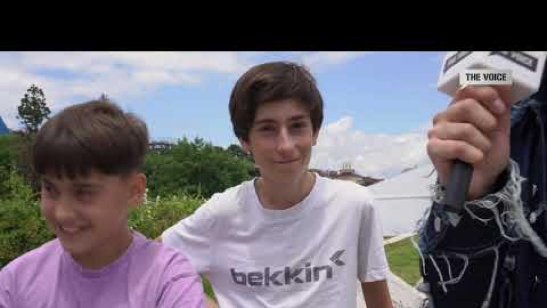 Кое е първото нещо, което си слагаш в куфара? | Your Voice с DENI | E47