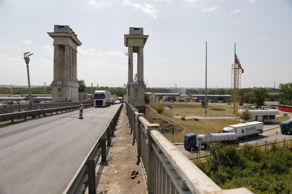 Какъв е трафикът на „Дунав мост“ при Русе след началото на основния ...