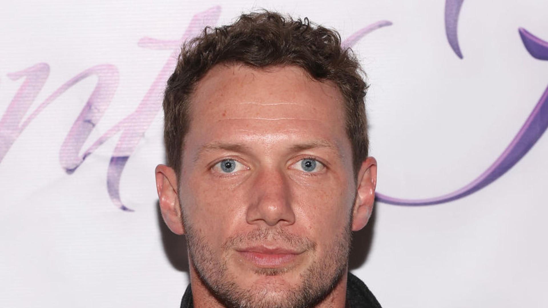 Двама тийнейджъри са обвинени в убийството на актьора Джони Уактор|Vesti.bg