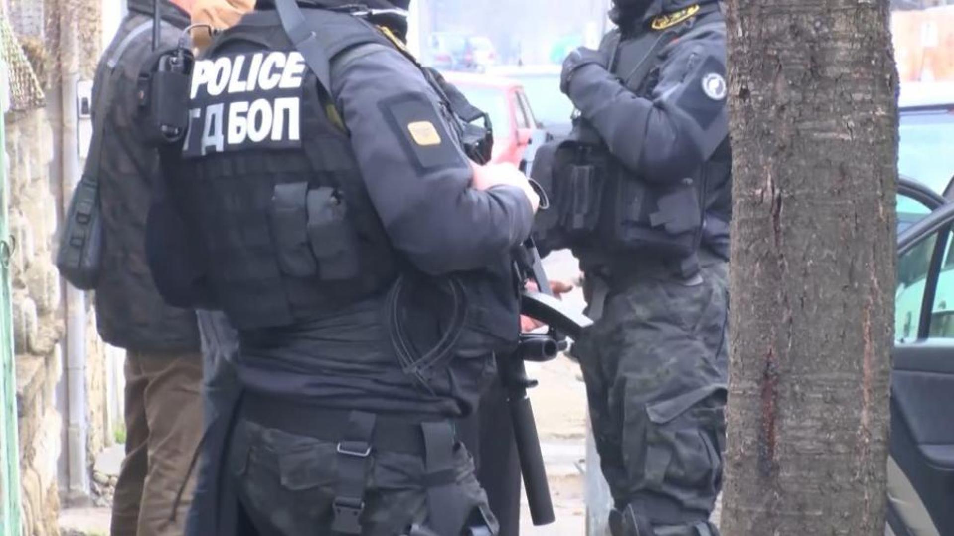 С РАМО ОТ ЕВРОПОЛ: ГДБОП спря кабеларка - Крими - Телеграф