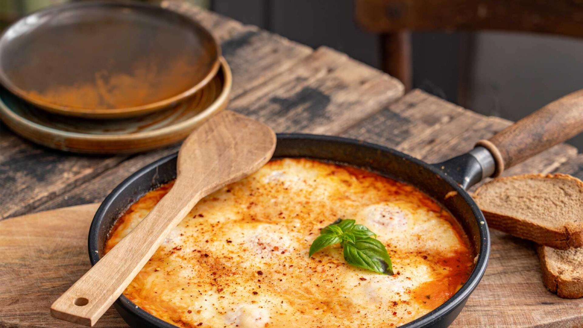 Гответе с matekitchen.com: Традиционни български рецепти с пармезан, вместо с бяло сирене (ВИДЕО ...