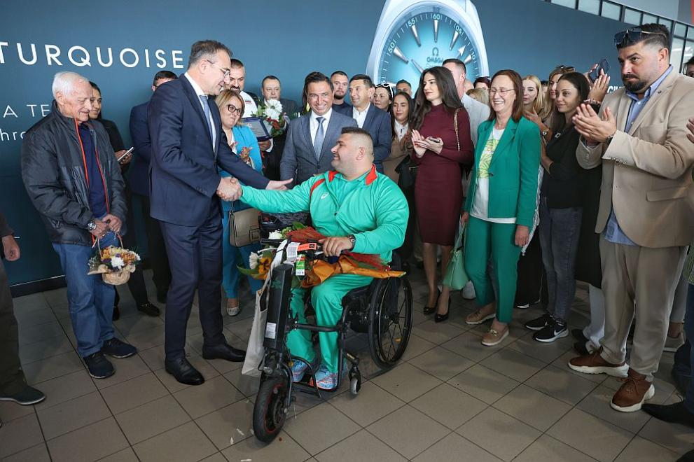 Още един шампион на родна земя: Златният Ружди Ружди се прибра в ...