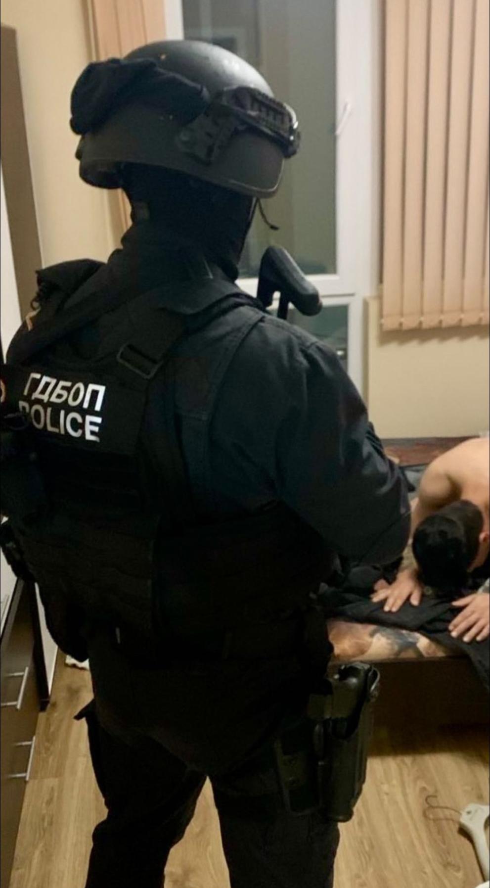 ГДБОП разби престъпна група за трафик на мигранти през България (СНИМКИ ...