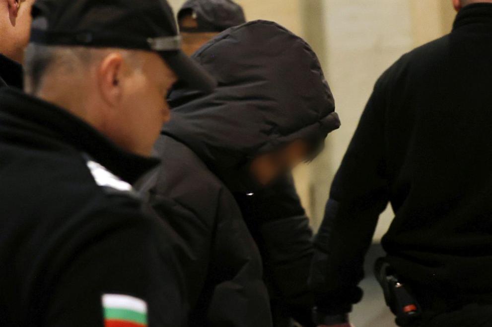 Прекъснаха заседанието по делото срещу 15-годишното момче, намушкало връстник в мол, нужен е ...