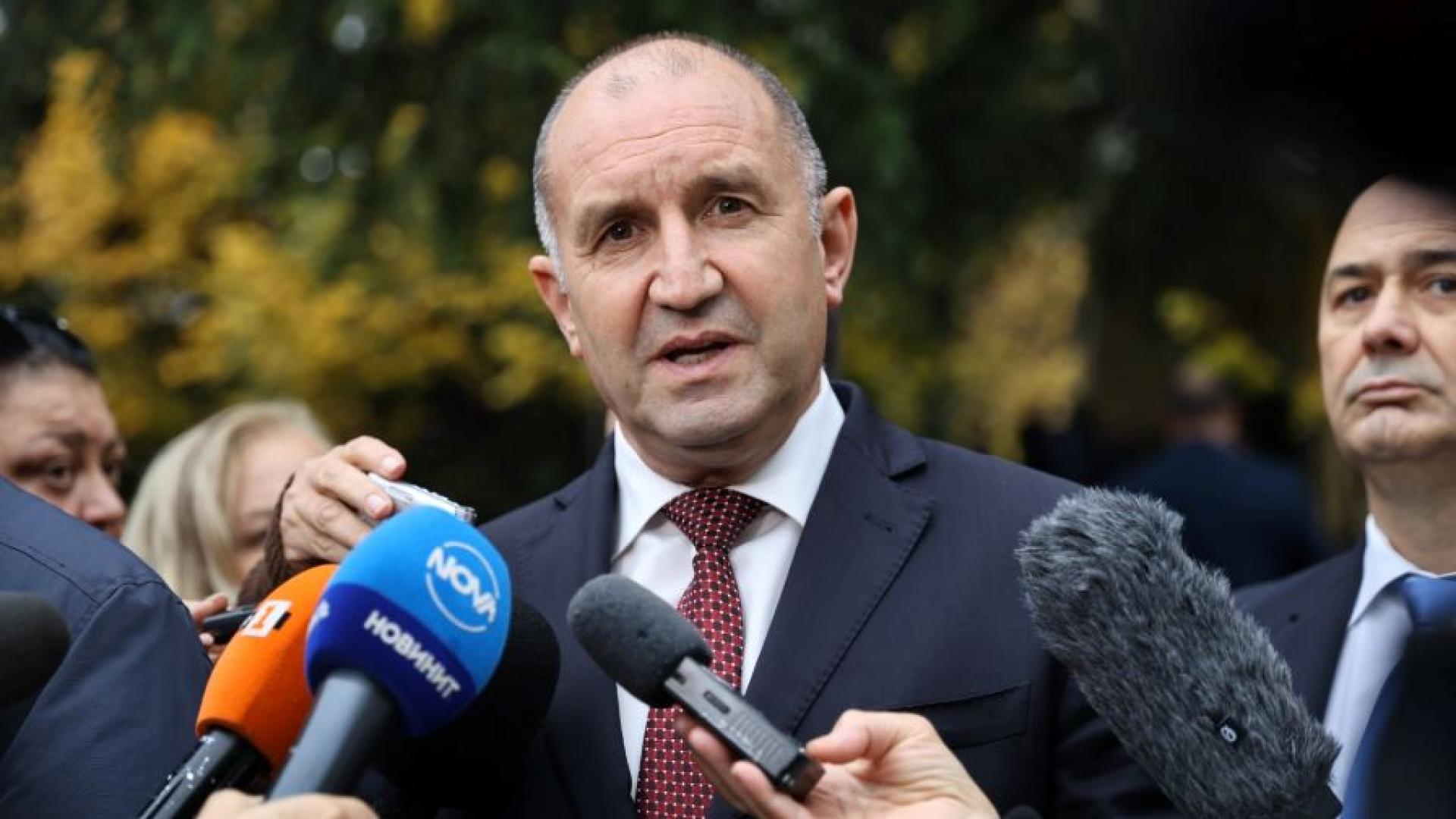 Радев: Рафинерията в Бургас трябва да има надежден собственик, държавната намеса е авариен ...