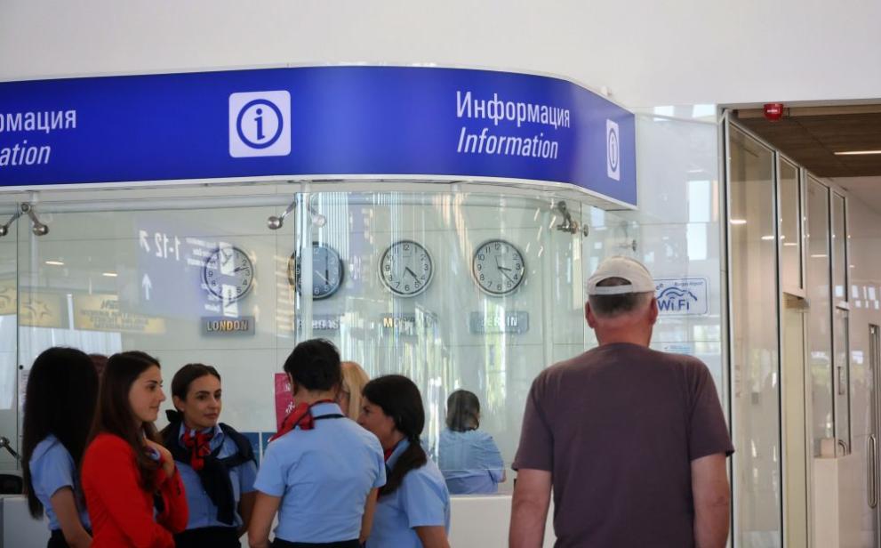 Летище Бургас с обновена писта и нови линии след ремонта за 50 млн ...